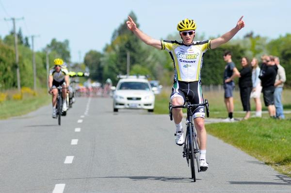 Kennett wins final Benchmark series race | infonews.co.nz New Zealand News