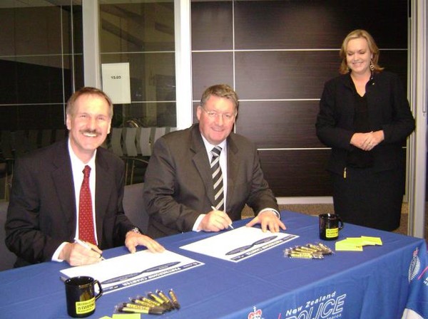 Police sign deal with Tait Radio Communications | infonews.co.nz New ...